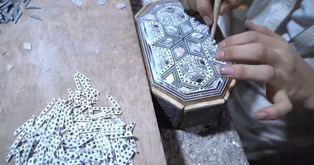 Egypt’s Craftsmen Keep Seashell Mosaic Tradition Alive | HowAfrica ...