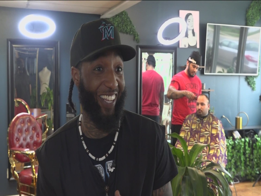 Ohio Barber Goes Viral for Giving Free Haircuts to People in Need on ...