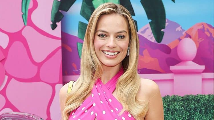 Margot Robbie Biography, Parents, Career, Movies, Husband, Net Worth ...