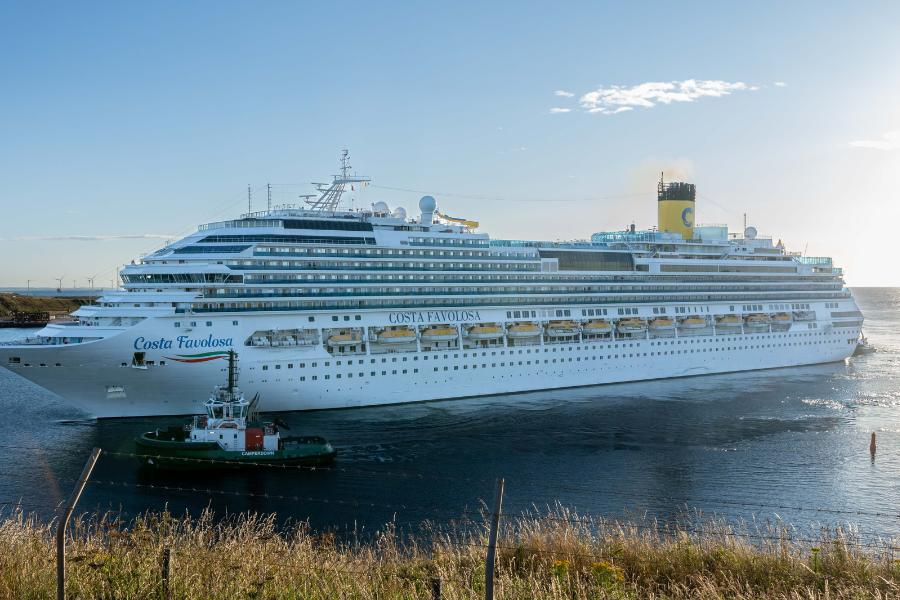 Scottish Port Receives Its Largest Ship in Nearly 900 Years | HowAfrica ...